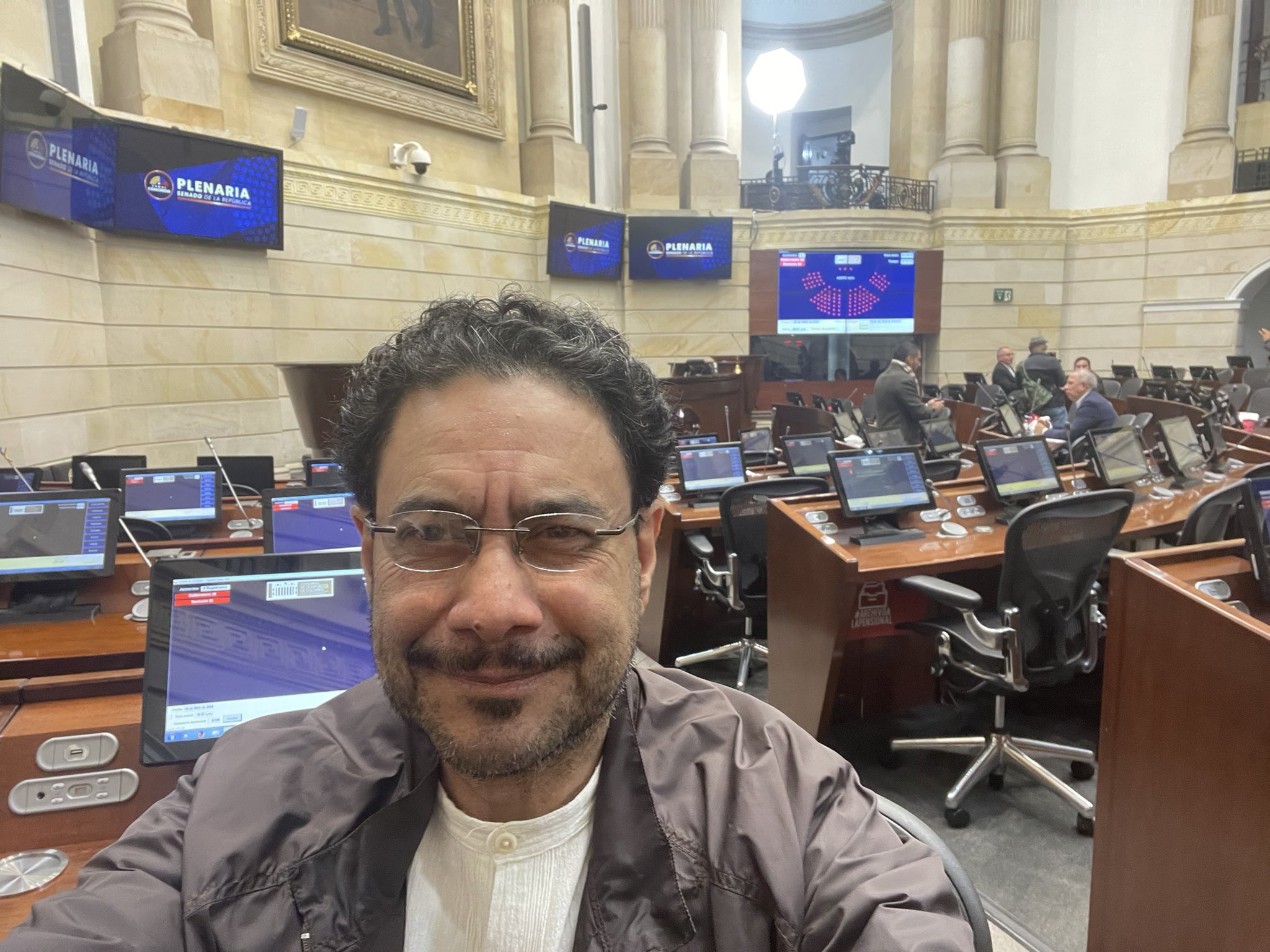 Iván Cepeda denuncia a expresidente Iván Duque